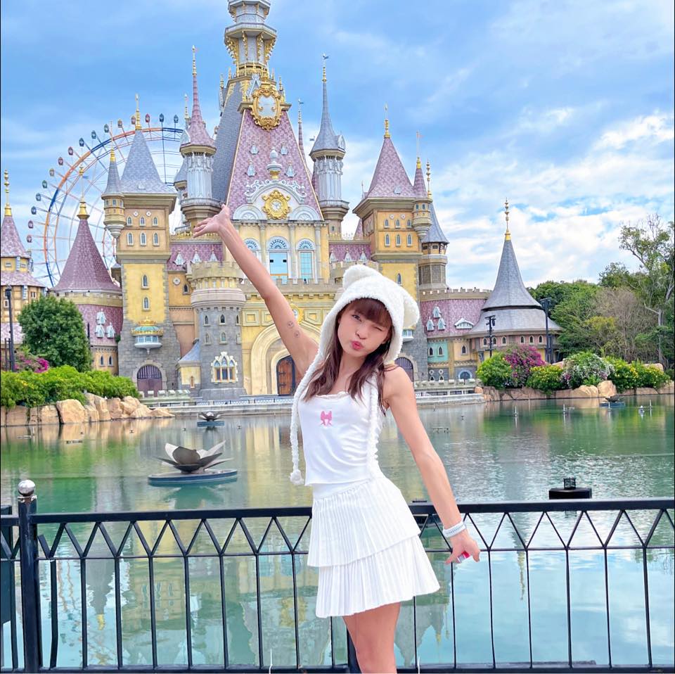 Alisa Eve Alisa Eve Added A New Photo
