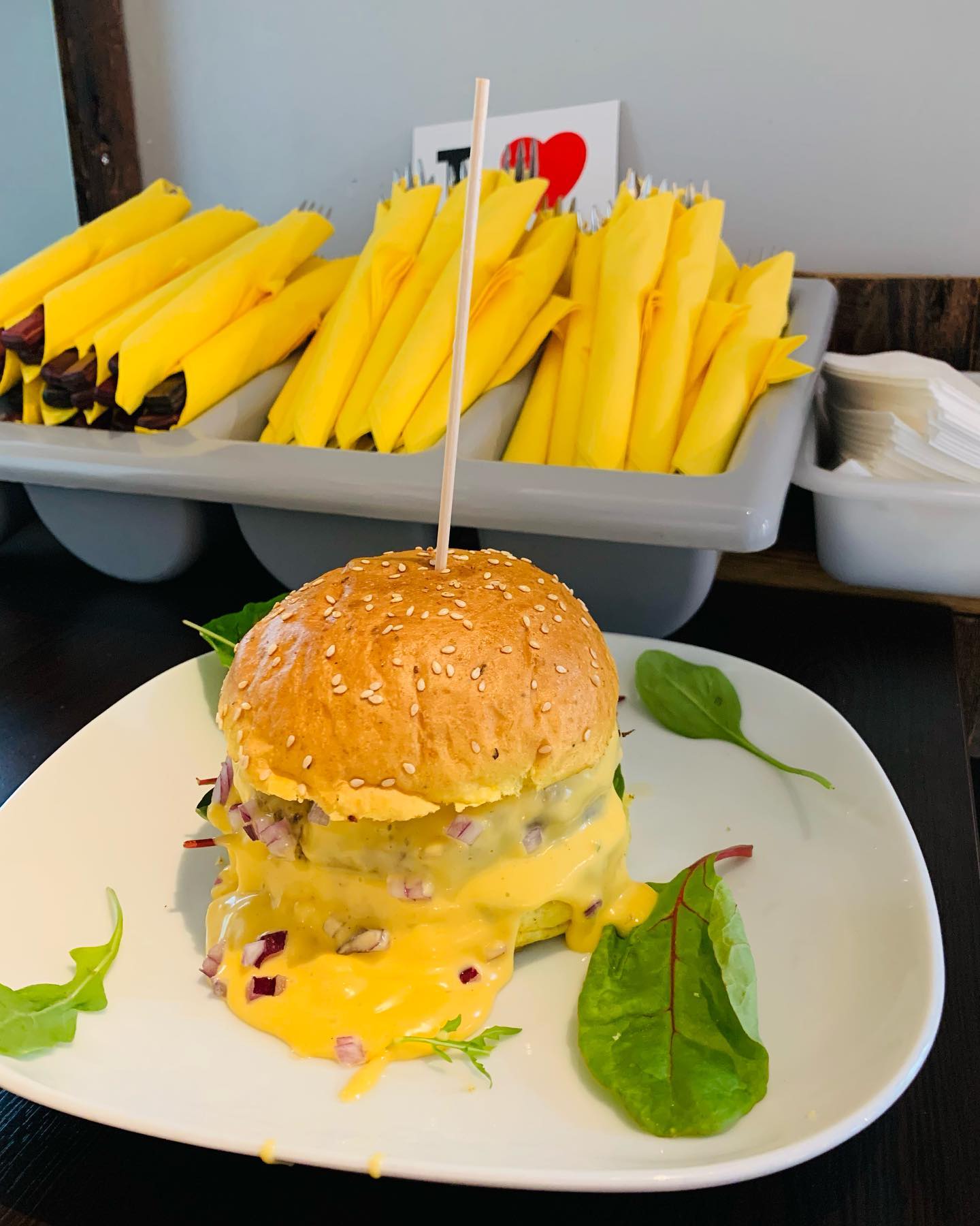 Mariposa Burger Cocktailbar