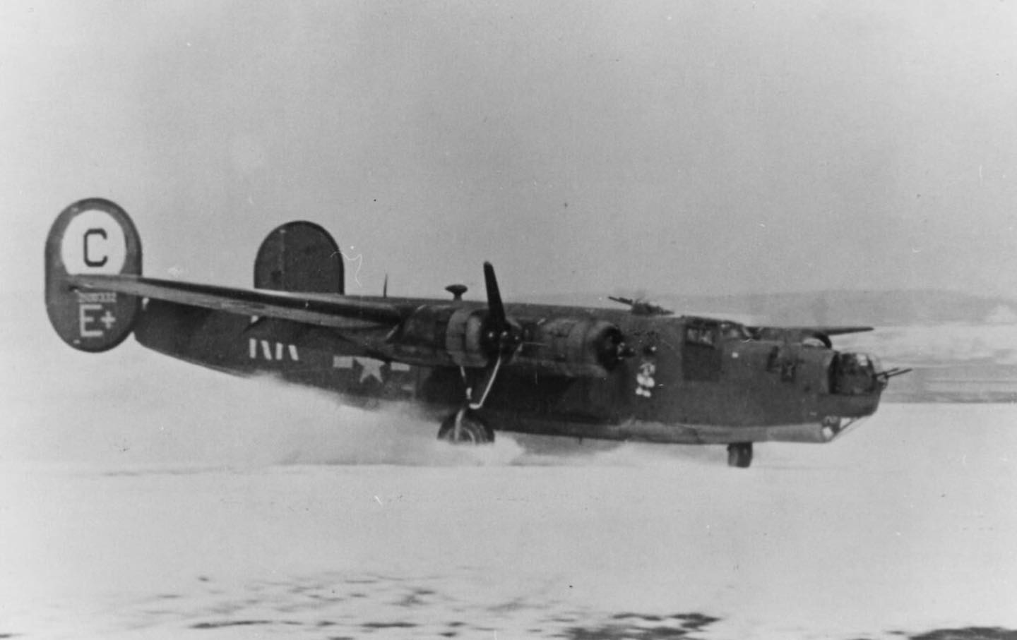 World War Pictures Usaaf B 24j 42 100332 Galloping Katie Of The