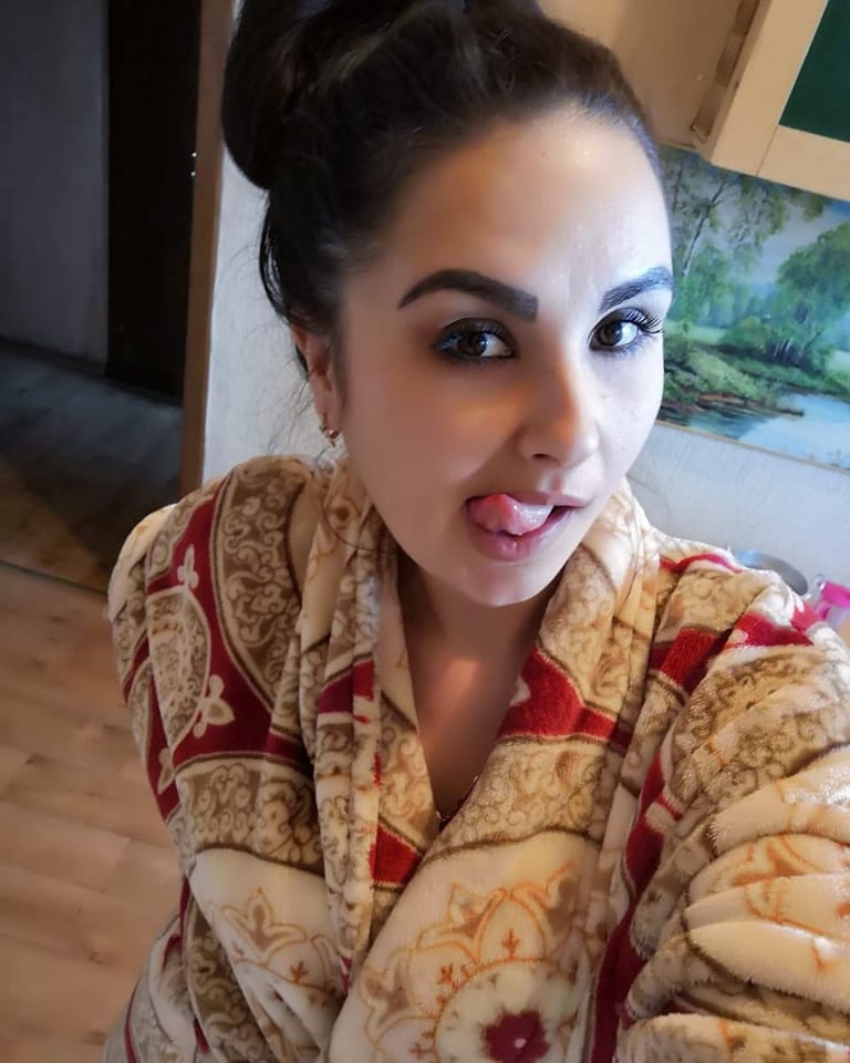 Pretty Girl Long Tongue Follow Long Long Tongue Today