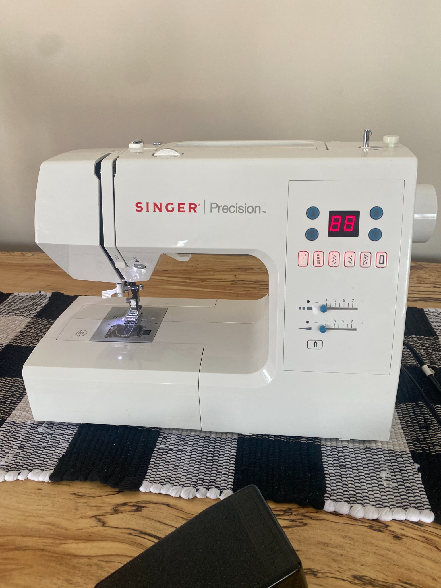 Singer Sewing Machine Needs Fixing Sewing Machines And Sergers