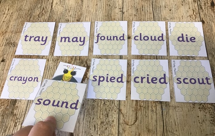 Funky Phonics - Our Bee-hind games for reading are a firm... | Facebook