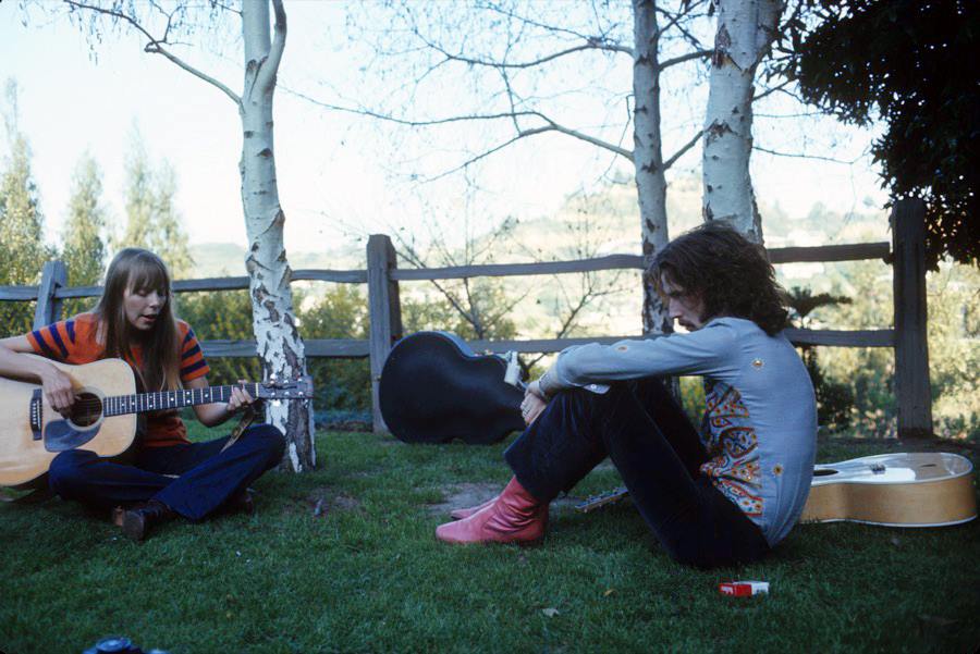 Joni Joni Mitchell Playing For Eric Clapton In Mama Cass Elliots 3348
