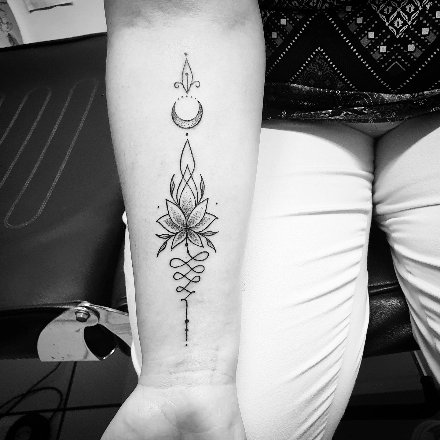 Tatouage Unalome Lune