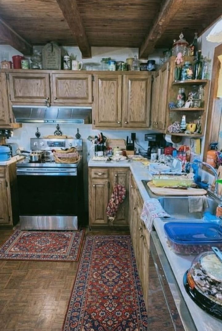 I can't identify what's wrong with this kitchen 🫠 | Facebook