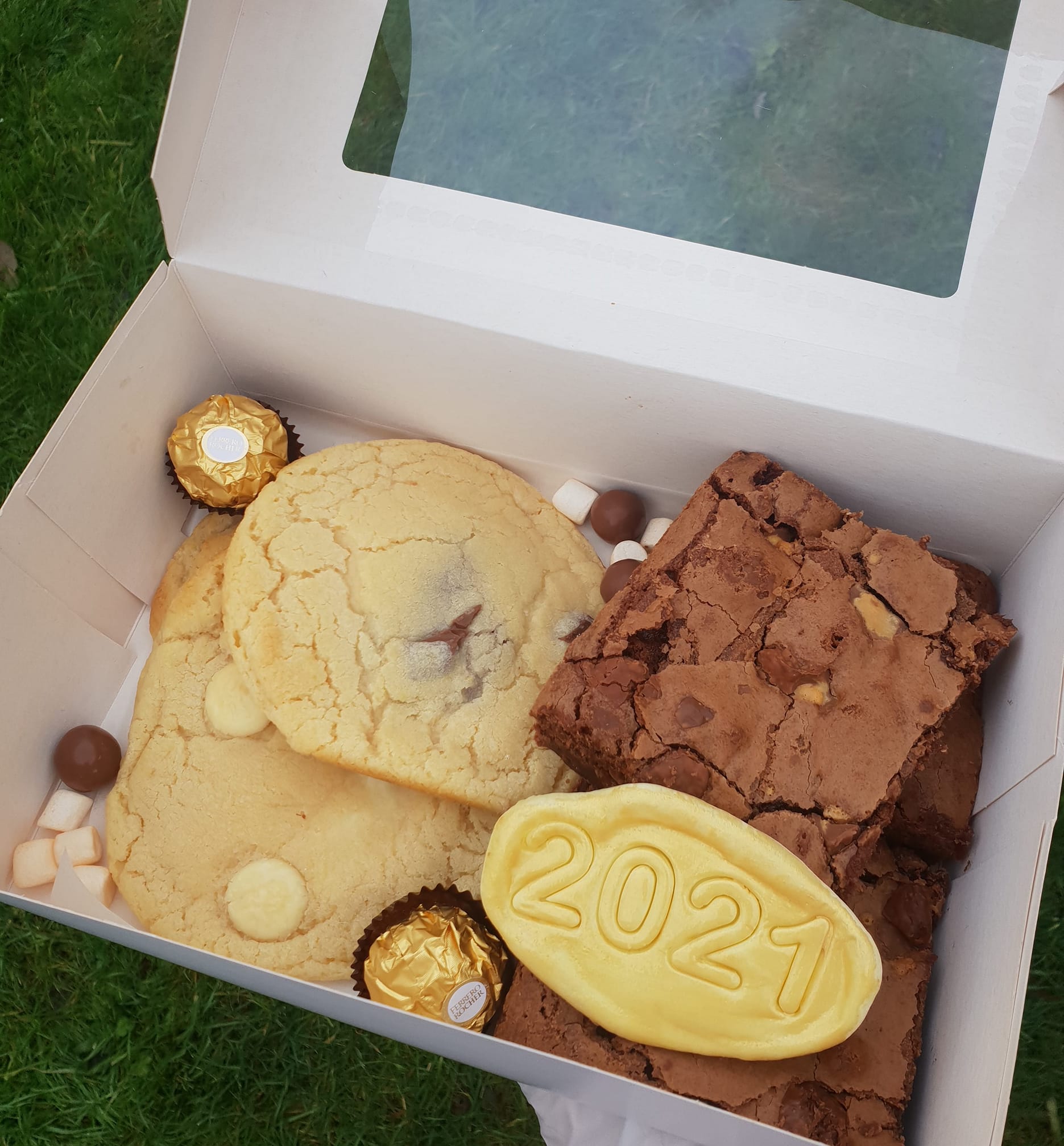 Bakes by Faith - ⭐ New Years Eve Treat Box ⭐ To Celebrate...