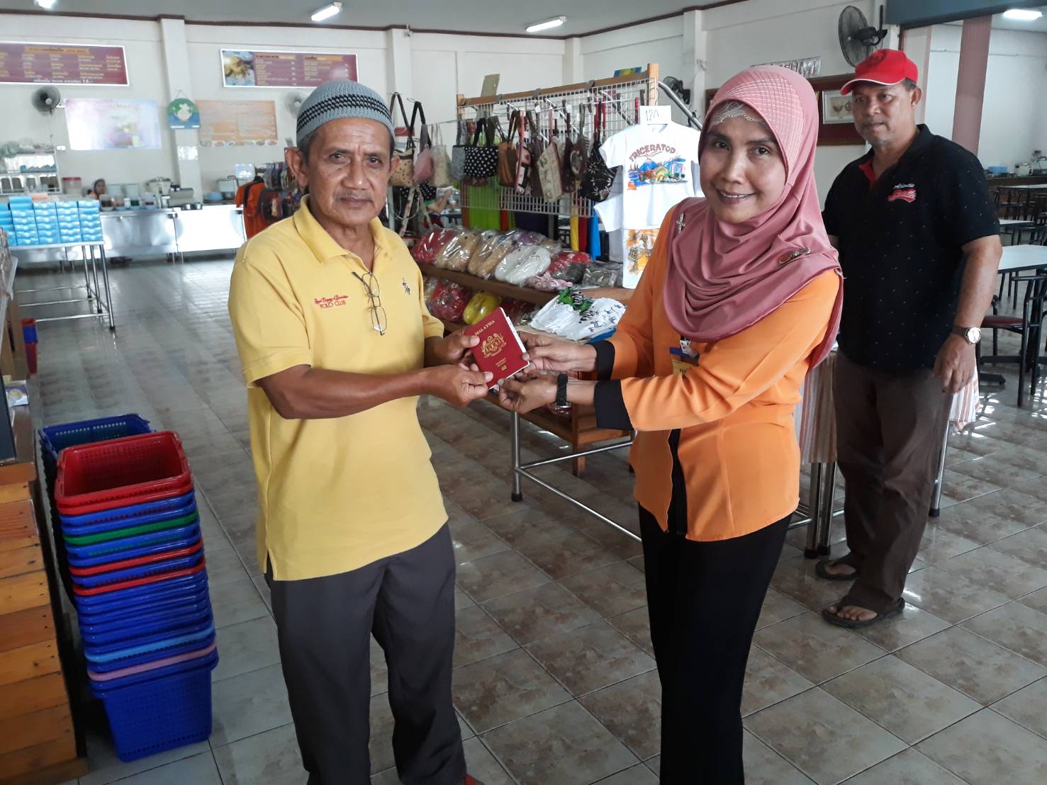 เค้กกนิษฐา จากที่ Mr Mohd Zin Bin Baharom
