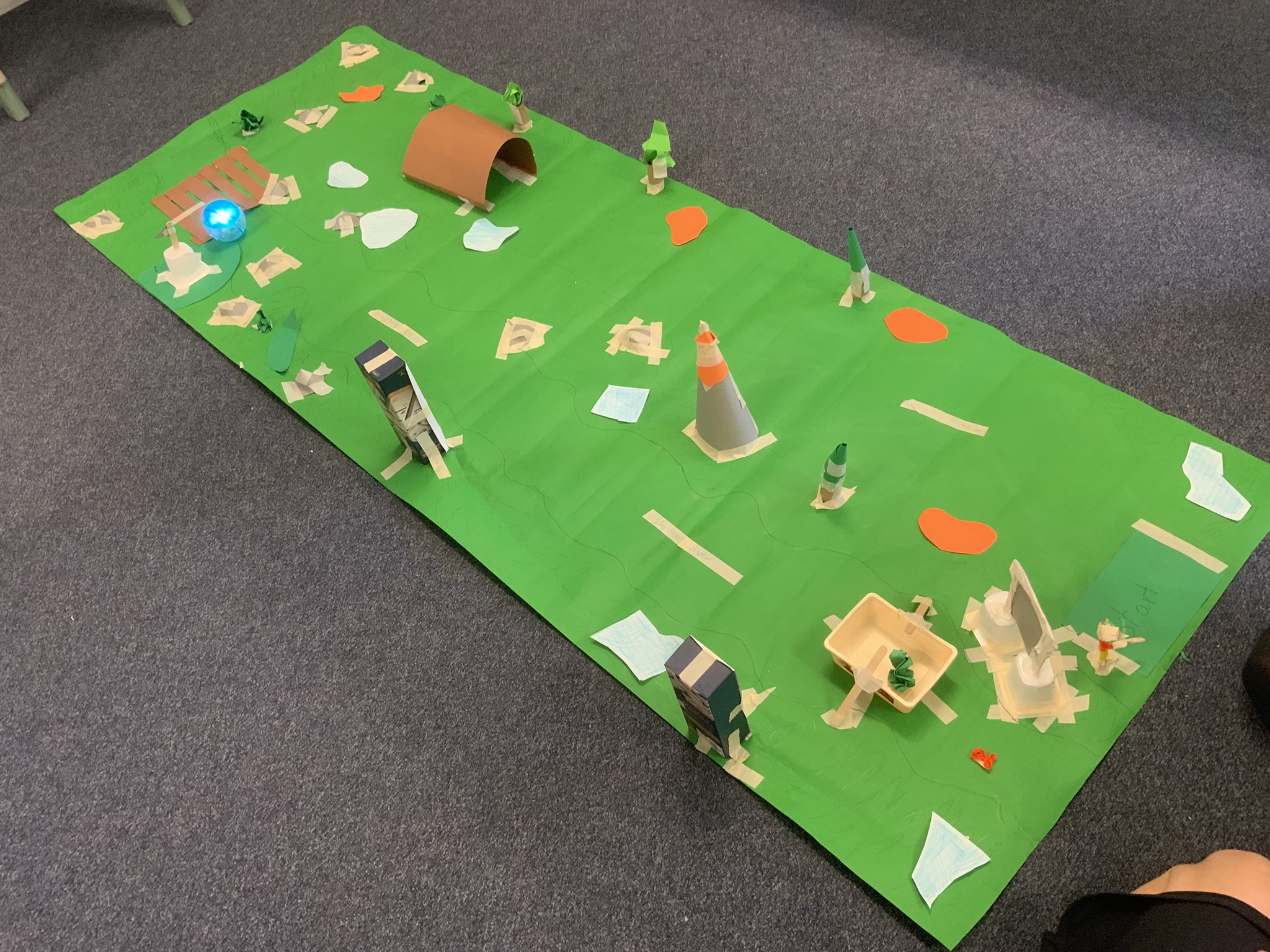 Edugames PERU - Sphero golf en la clase...