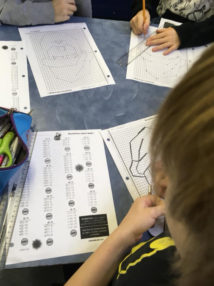 Dessins de Noël sur plan cartésien.... - La classe de Marie-P | Facebook