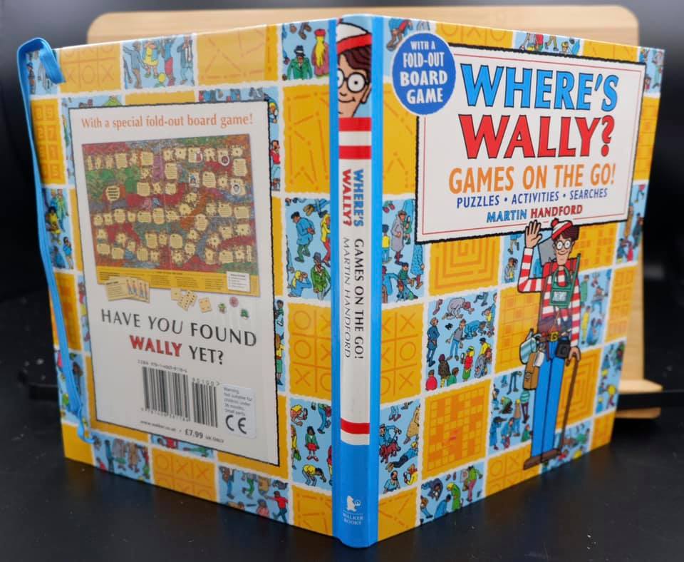 📚 ปกอ่อน สภาพดีมาก Where's Wally? Games on the Go! Puzzle•Activities ...
