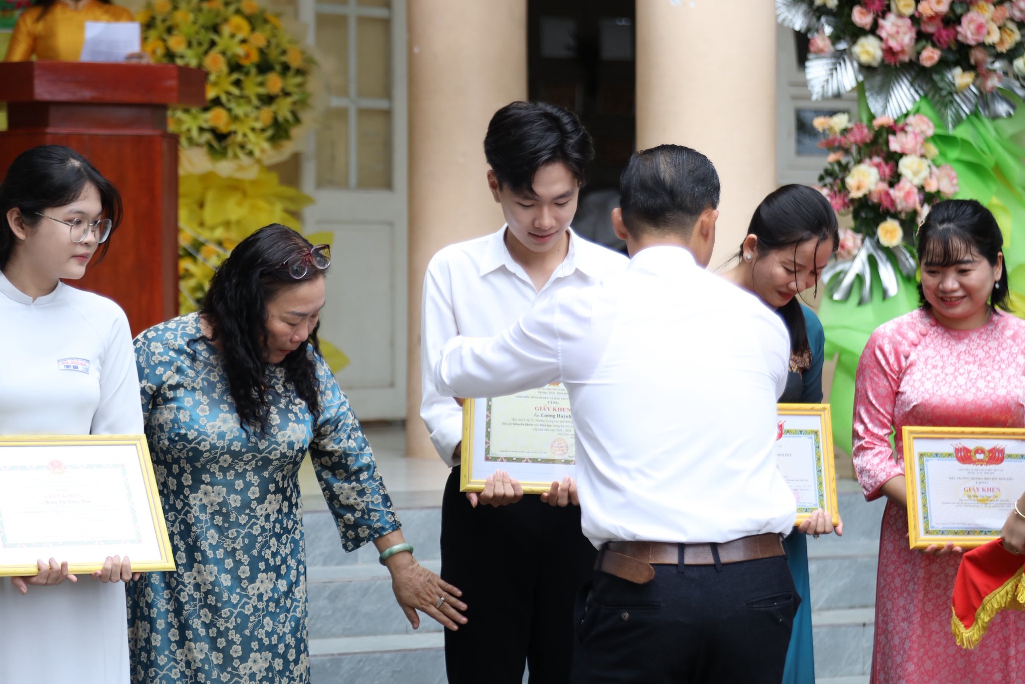 Lương Huỳnh Lương Huỳnh Added A New Photo 0378