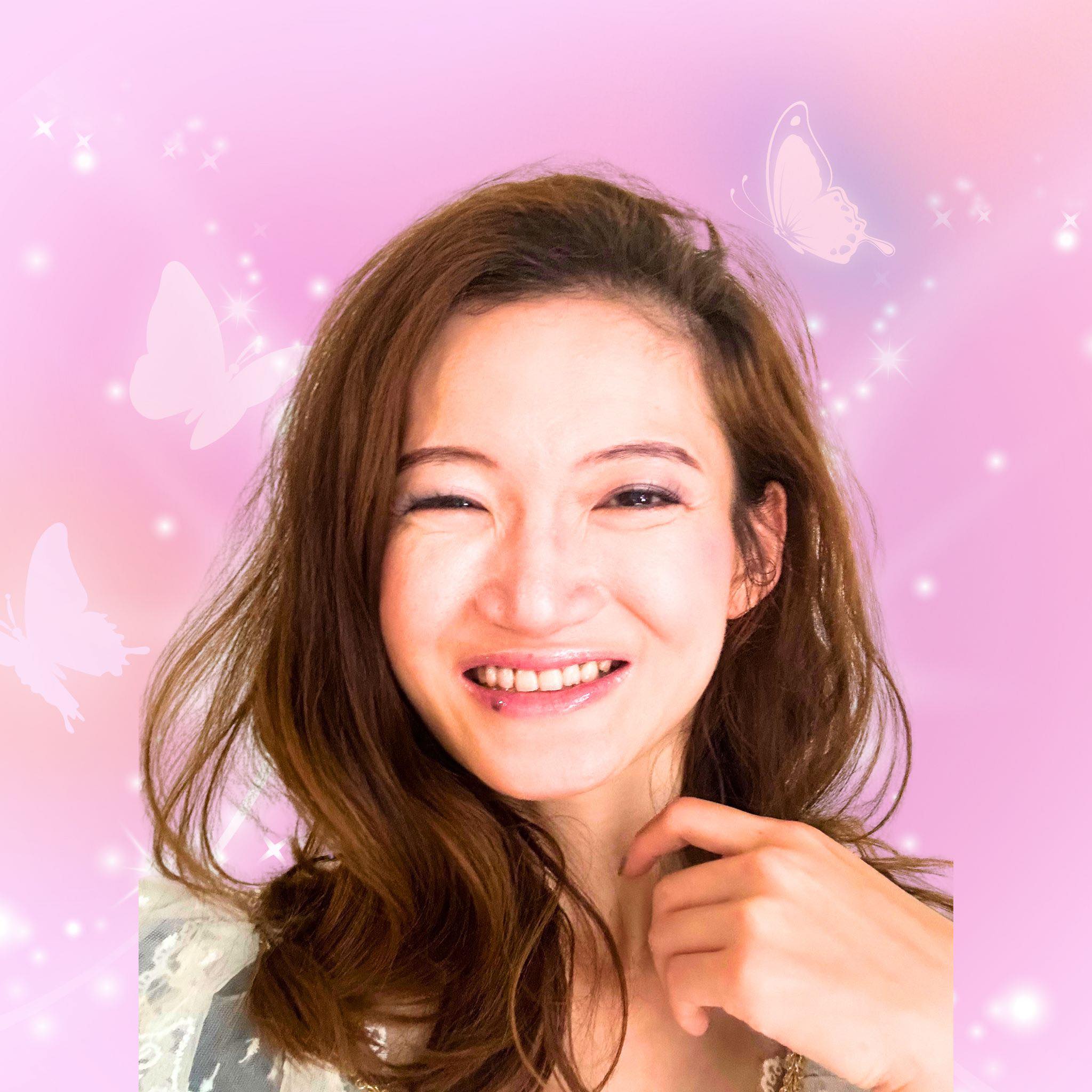 美しいものを探しに行く旅の途中で／ 私たちは、外の世界でチョウのように🦋美しいものを探し求めます。 でも、その旅の終着点は、いつも自分の内側