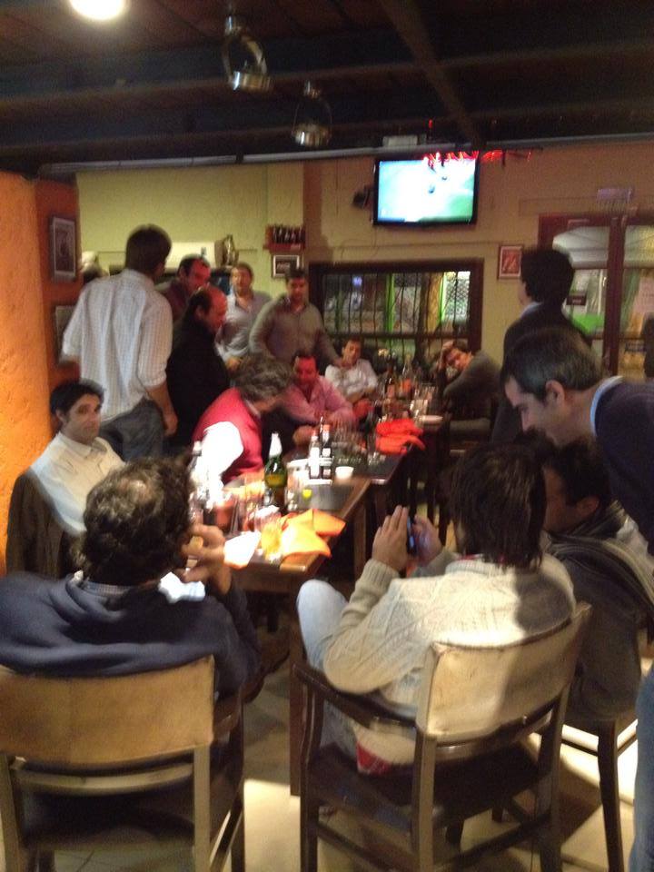 Bien Bar Los Sex Pistols Comiendo Cochinillo
