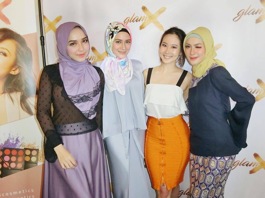 Malaysian Sexy Girls Added A New Photo Malaysian Sexy Girls