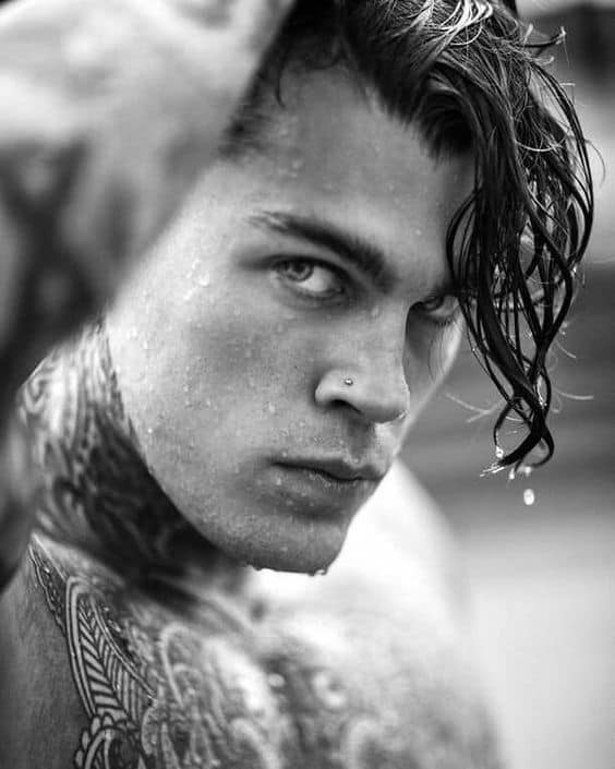 Promociona Aqui Wattpad El Es Un Misterioso Abogado Se Presume