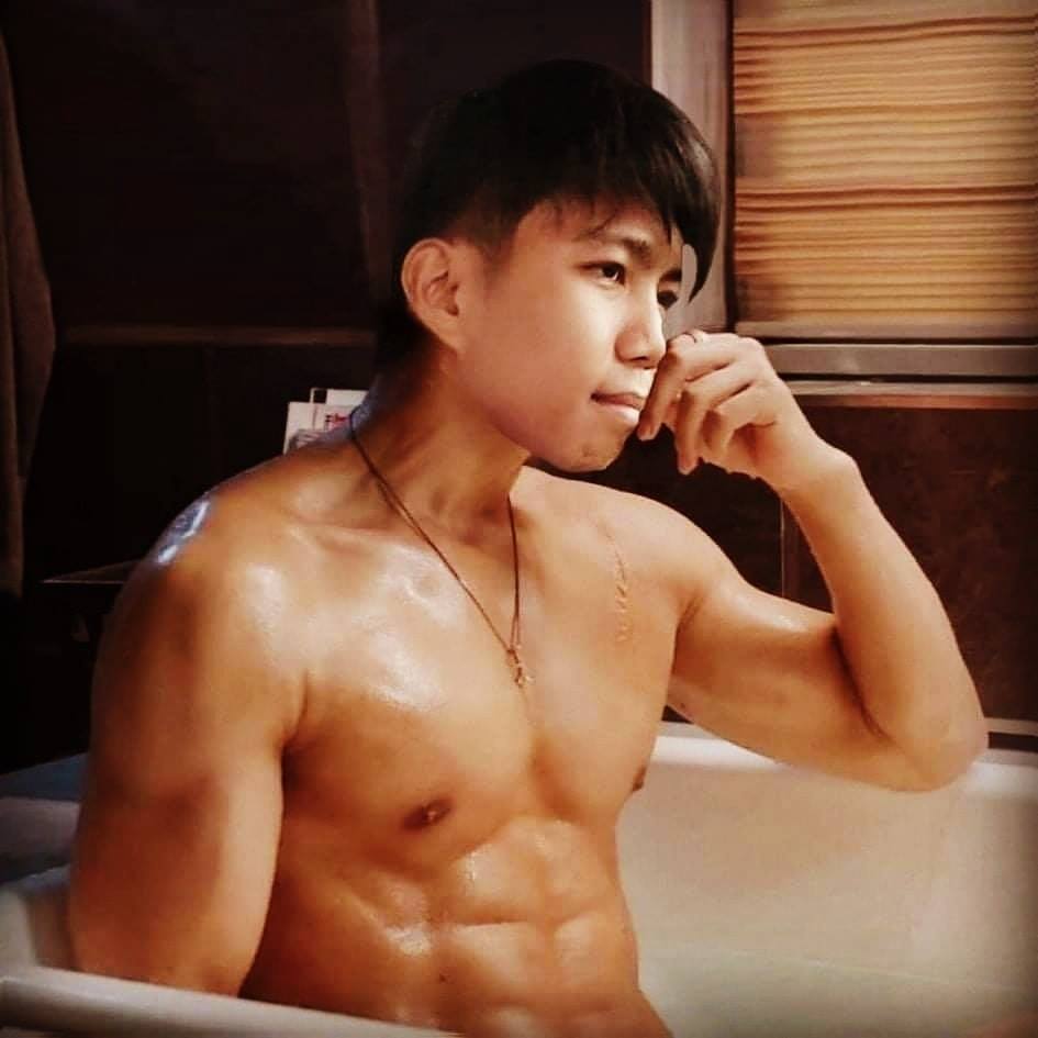 Seth Tv Me Habang Naliligo Bakit Kaya Asukal Na Pula Facebook