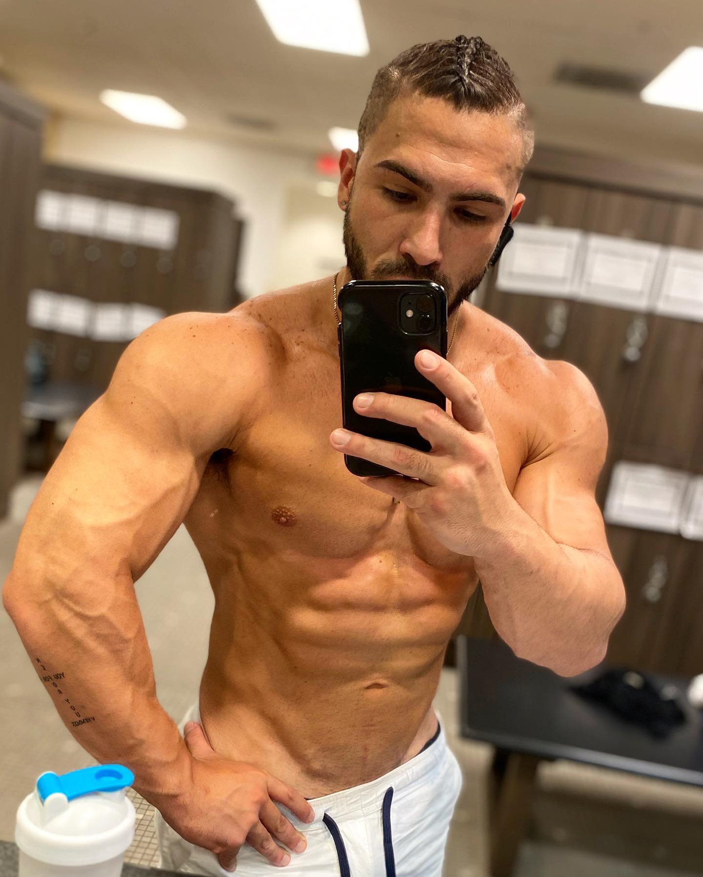 Daniel Montoya Fitness Model Expand Your Horizon Dont Stay Stuck In A Comfort Zone