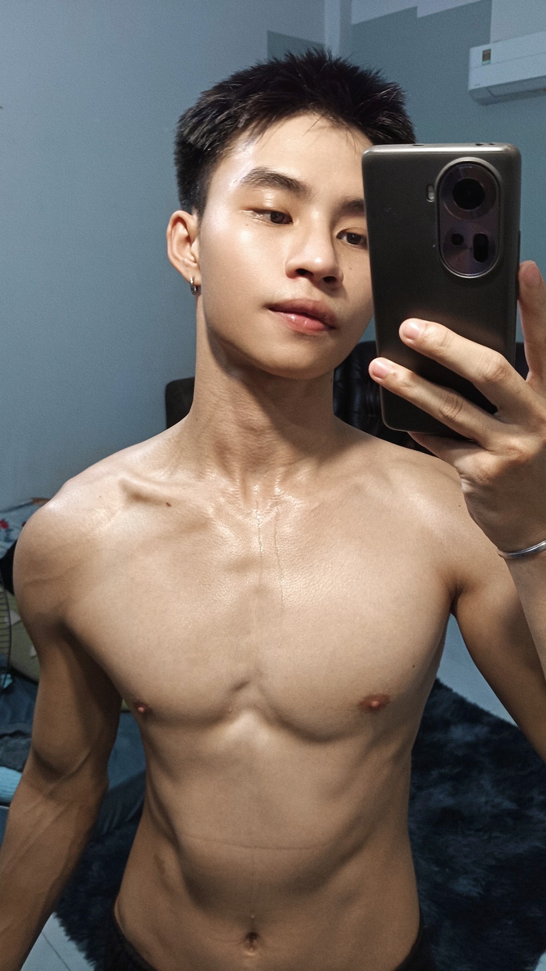 Tiến Đạt Tiến Đạt Added A New Photo 6025