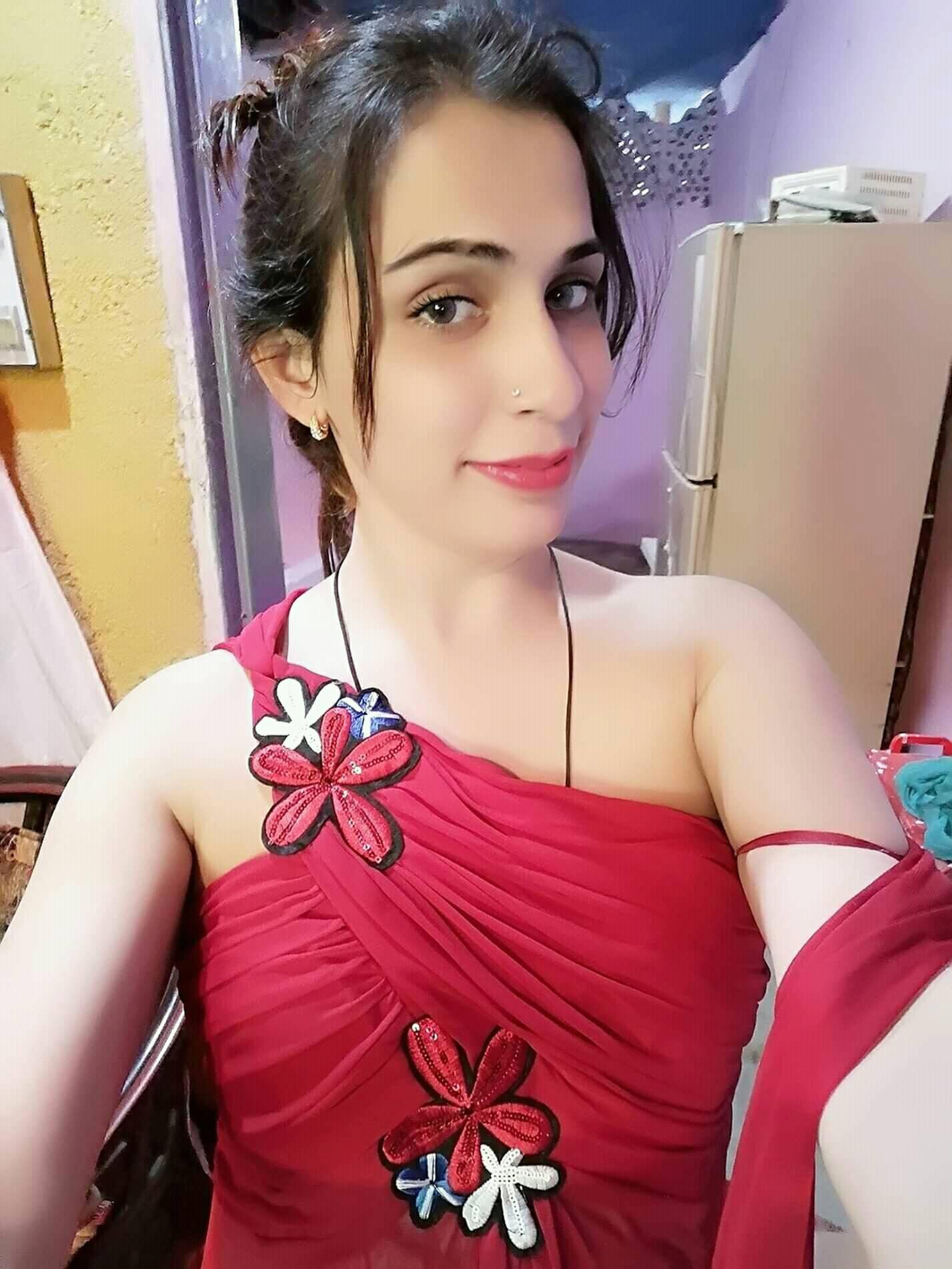 Famous Shemale Model Of Pakistan