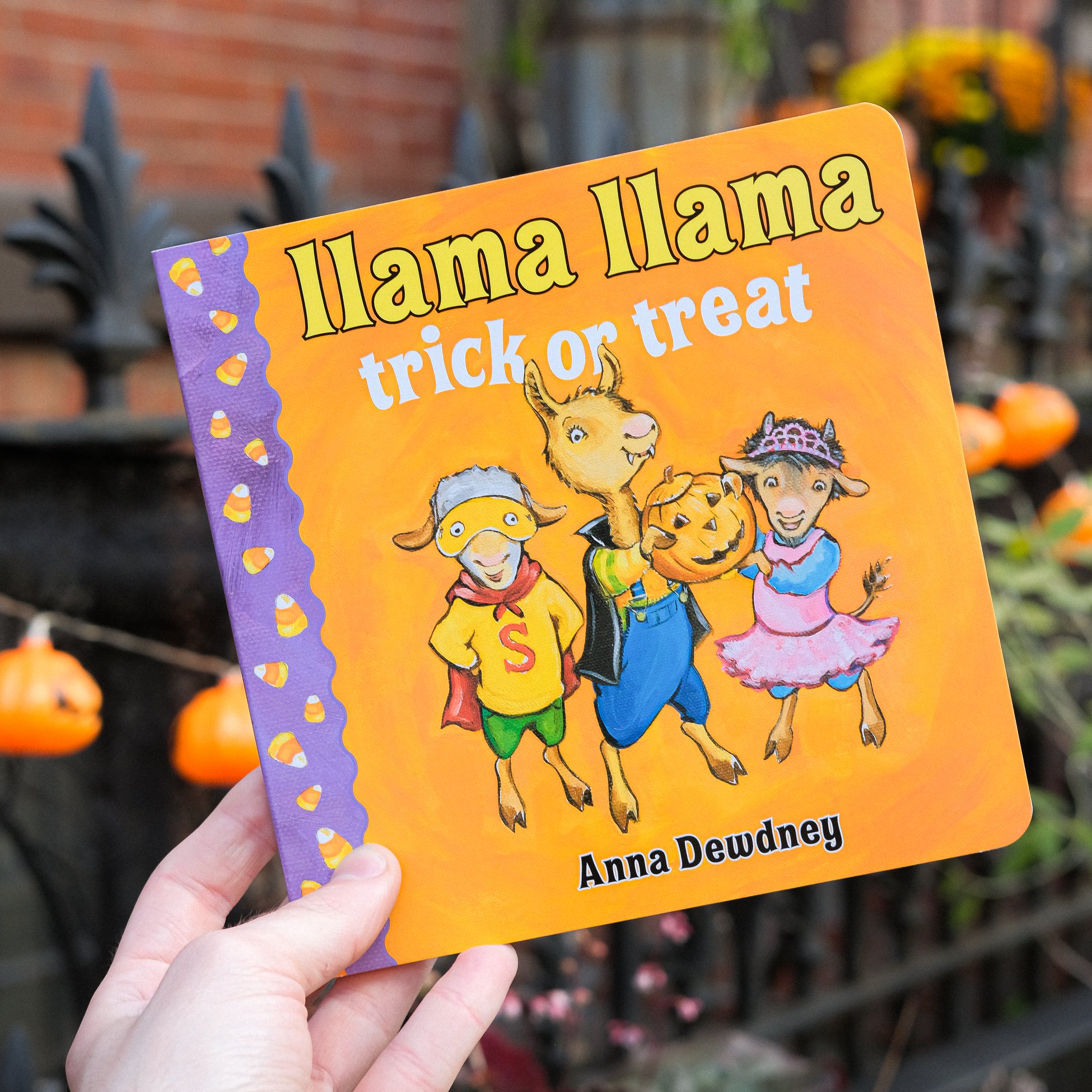 Penguin Kids - 🎃🦙 Even llamas love Halloween candy! In... | Facebook