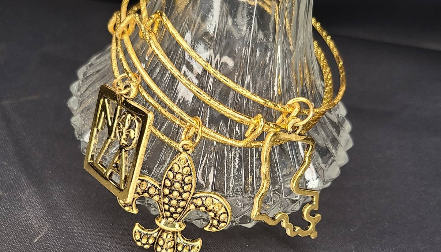 Brunette In Bangles Added A New Brunette In Bangles