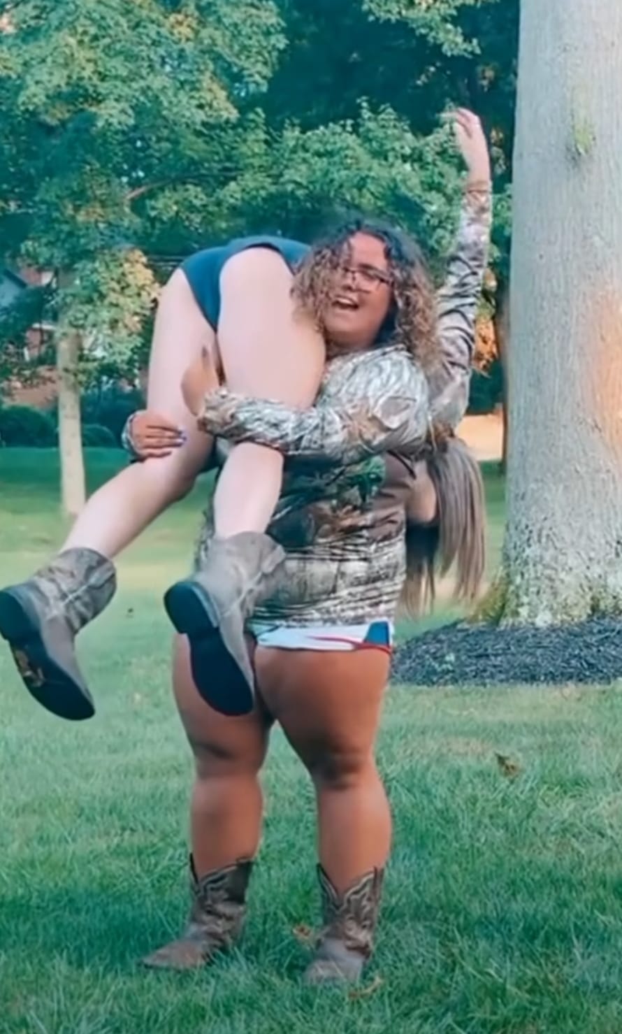 Bbw Lifting Skinny Girls Added Bbw Lifting Skinny Girls