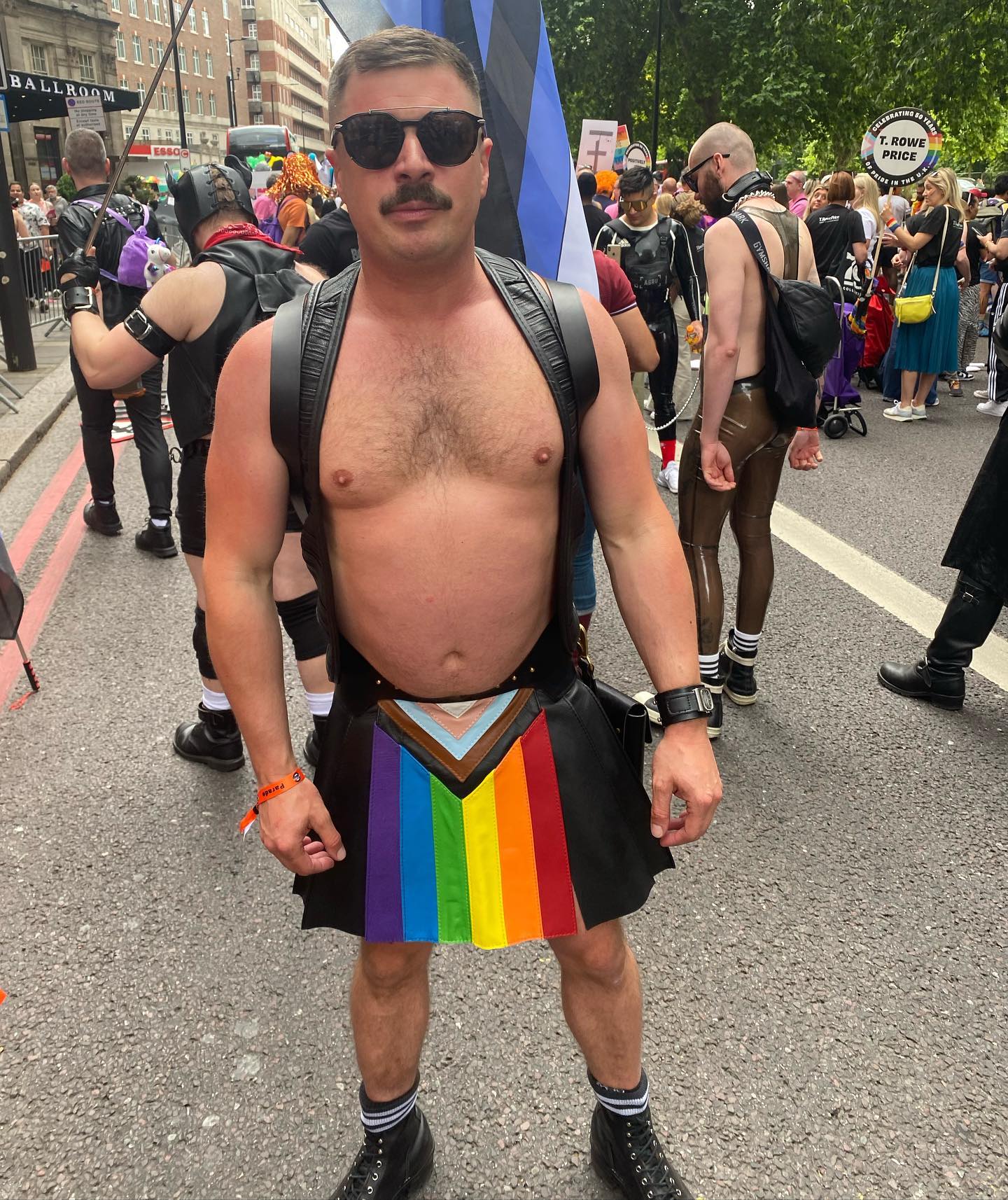 Fetish Daddy Thespragleys Wearing His New Leather Kilt 5660