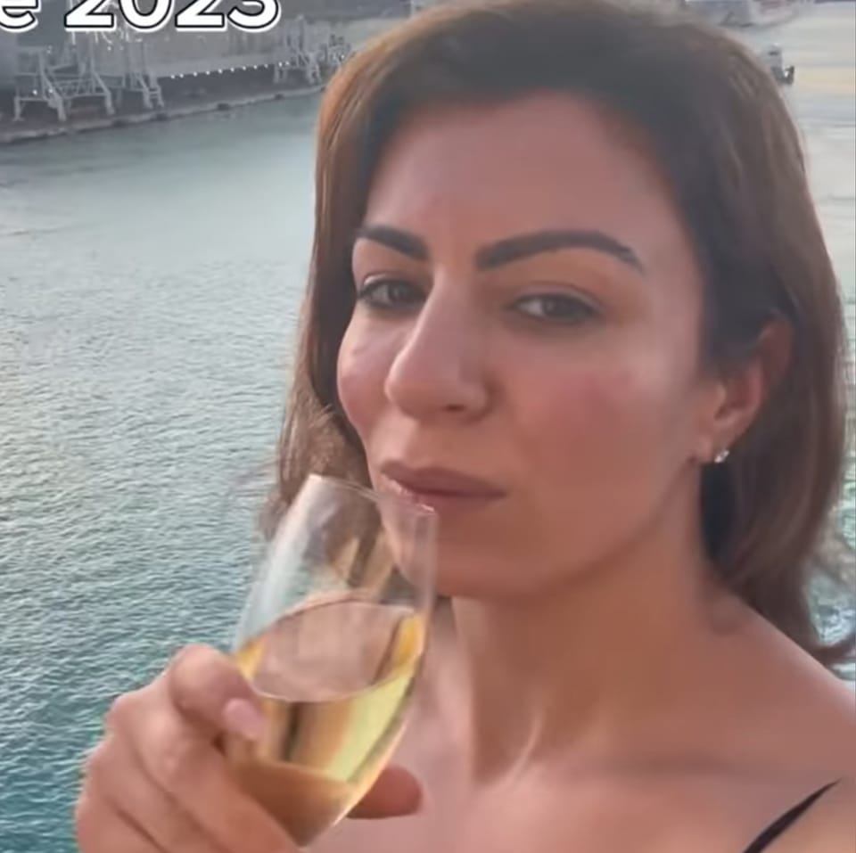 الفنانه إلينا أنجل