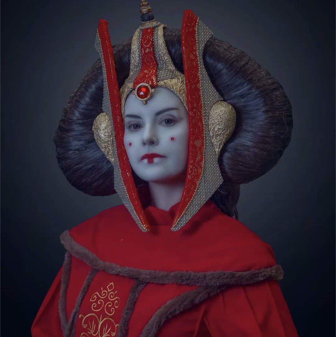 Queen Amy Dala Cosplay