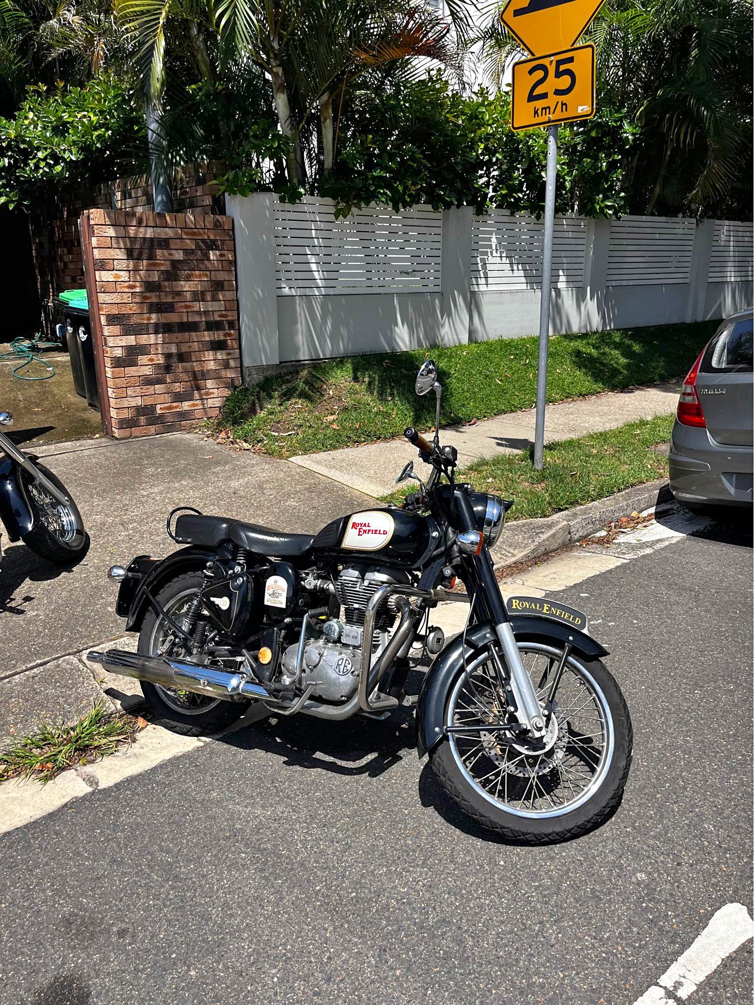 Surprising 2012 Royal Enfield Classic 500 Images