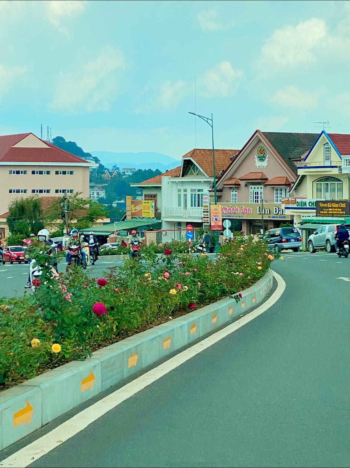 Đà Đà Lạt Cuối Tuần 𝐜𝐡𝐮̀𝐦 𝐓𝐨𝐮𝐫 Đ𝐚̀ 𝐋𝐚̣𝐭 𝟏 𝐍𝐠𝐚̀𝐲 𝐠𝐢𝐚́ 𝐫𝐞̉ 𝟐𝟎𝟐𝟑 𝐓𝐎𝐔𝐑 1021