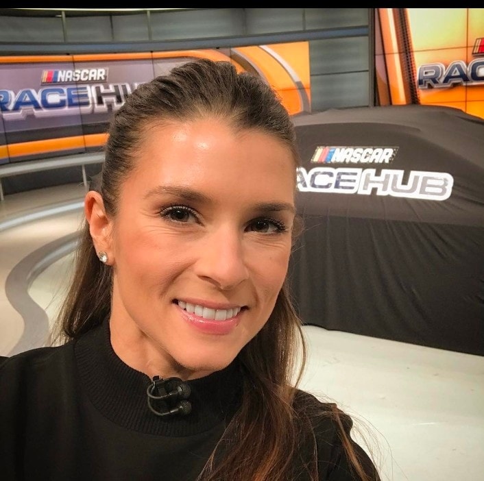 Nascar A Glowing Danica Patrick In A Sweet Selfie 💛😍 Facebook