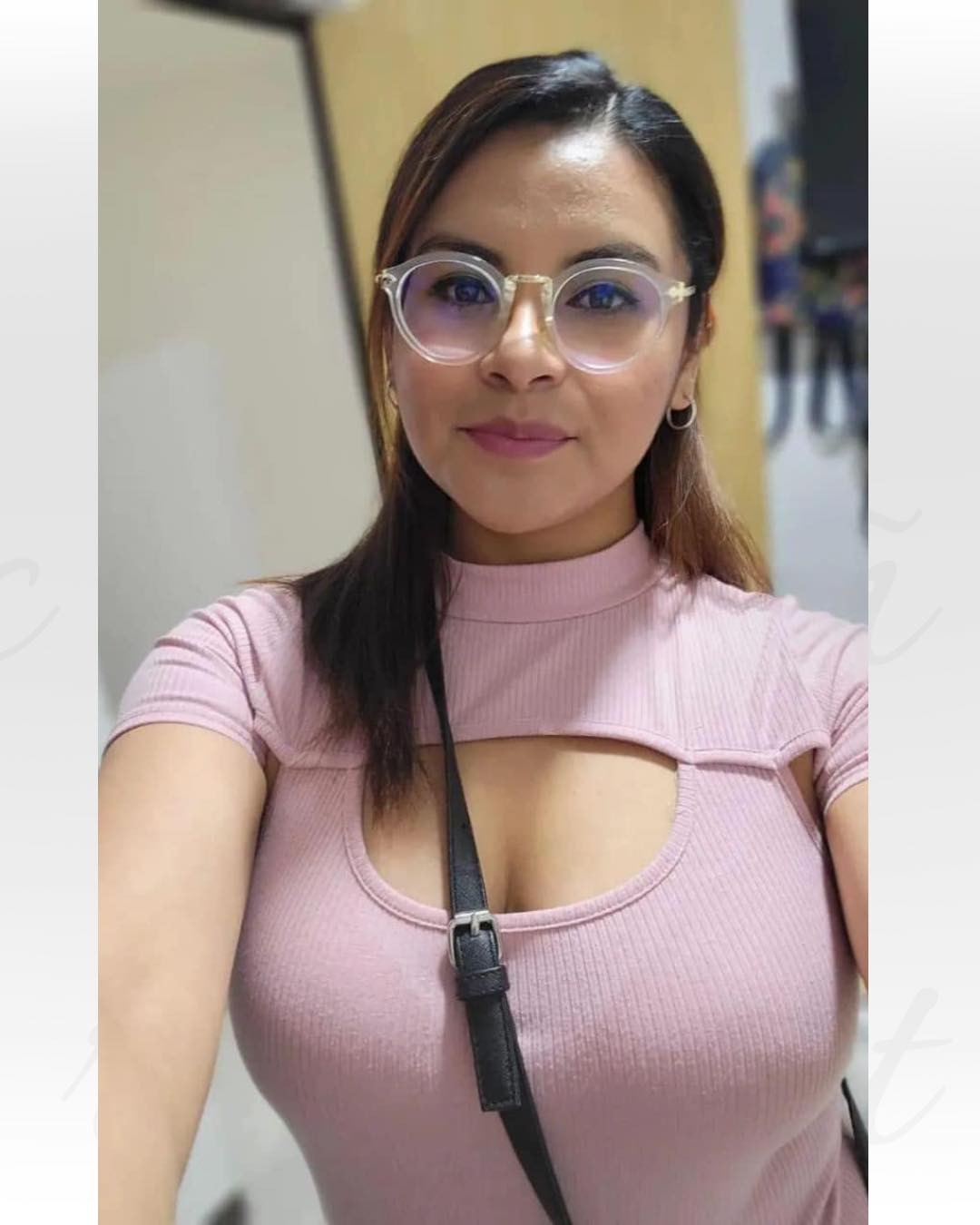 Corina Me Ignoran Mucho Por Usar Lentes Y Tener 35 Años De Edad 😔