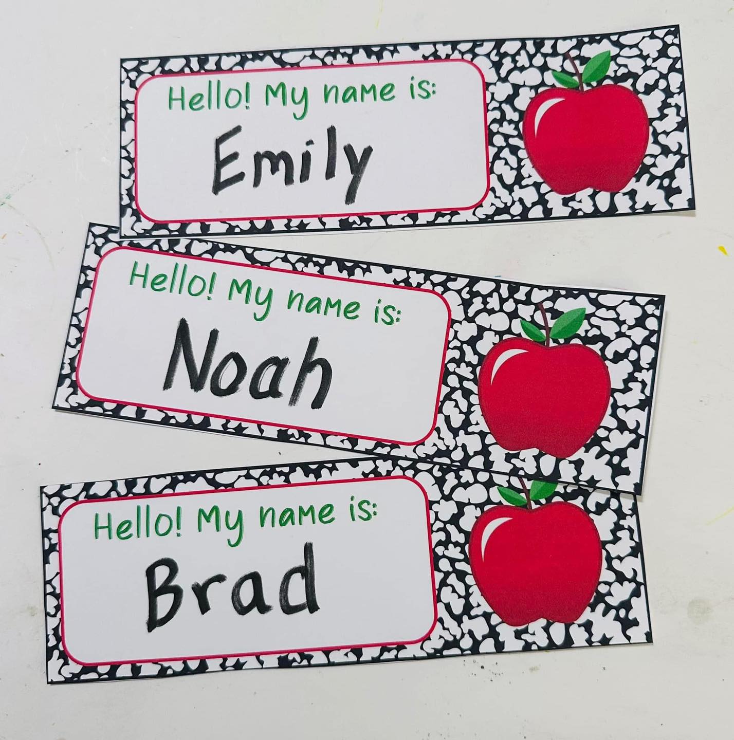 Zippi - write “Name tags” to access the 🔗 Super cute apple name tag ...