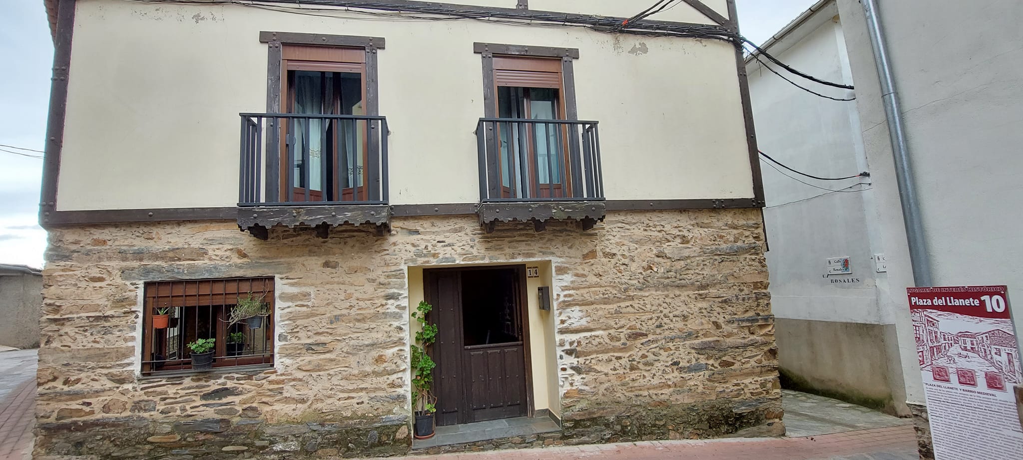 Mesón Español La Casa De Mi Hermana Y La Mía En El Pueblo