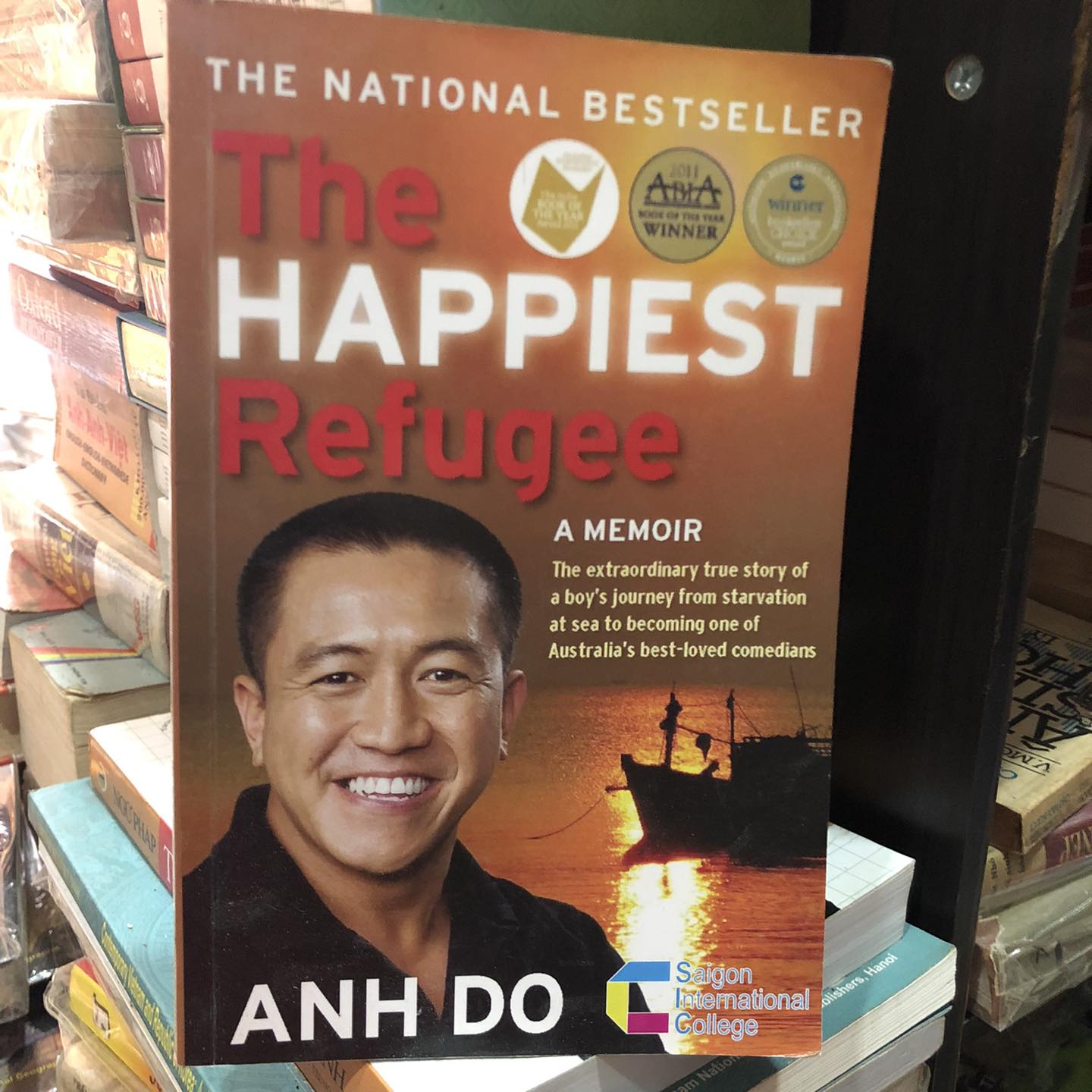Sách cũ ABC - The Happiest Refugee - Anh Do 70k #sachcuabc... | Facebook