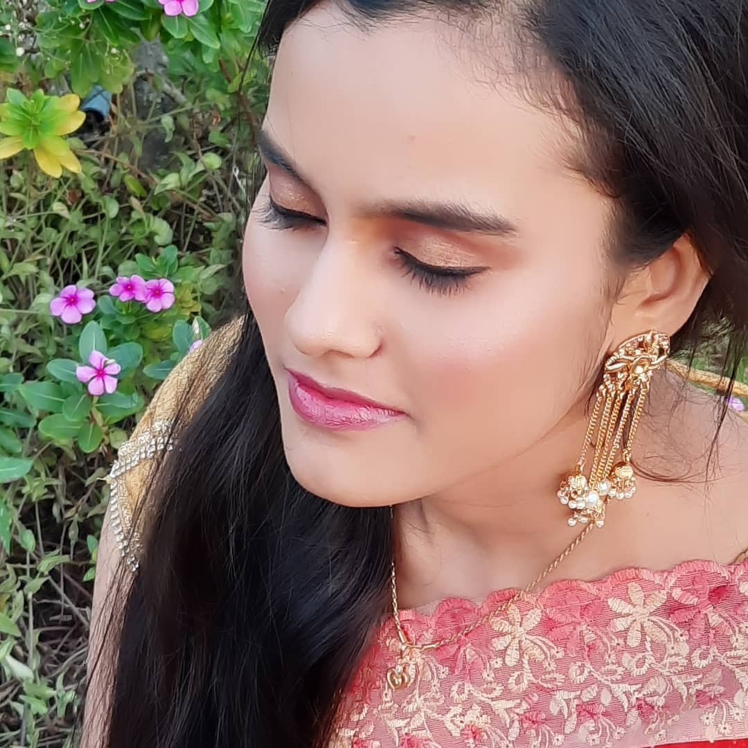 Learn The Art Of Makeup In Sandhyas Makeover Artistry Facebook