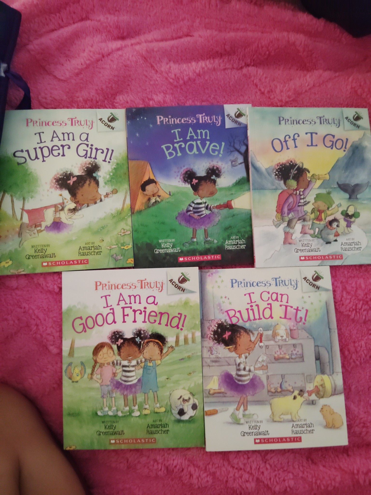 Giovana - mija loves books 📚🩷🎁 1st birthday present 🥺 | Facebook