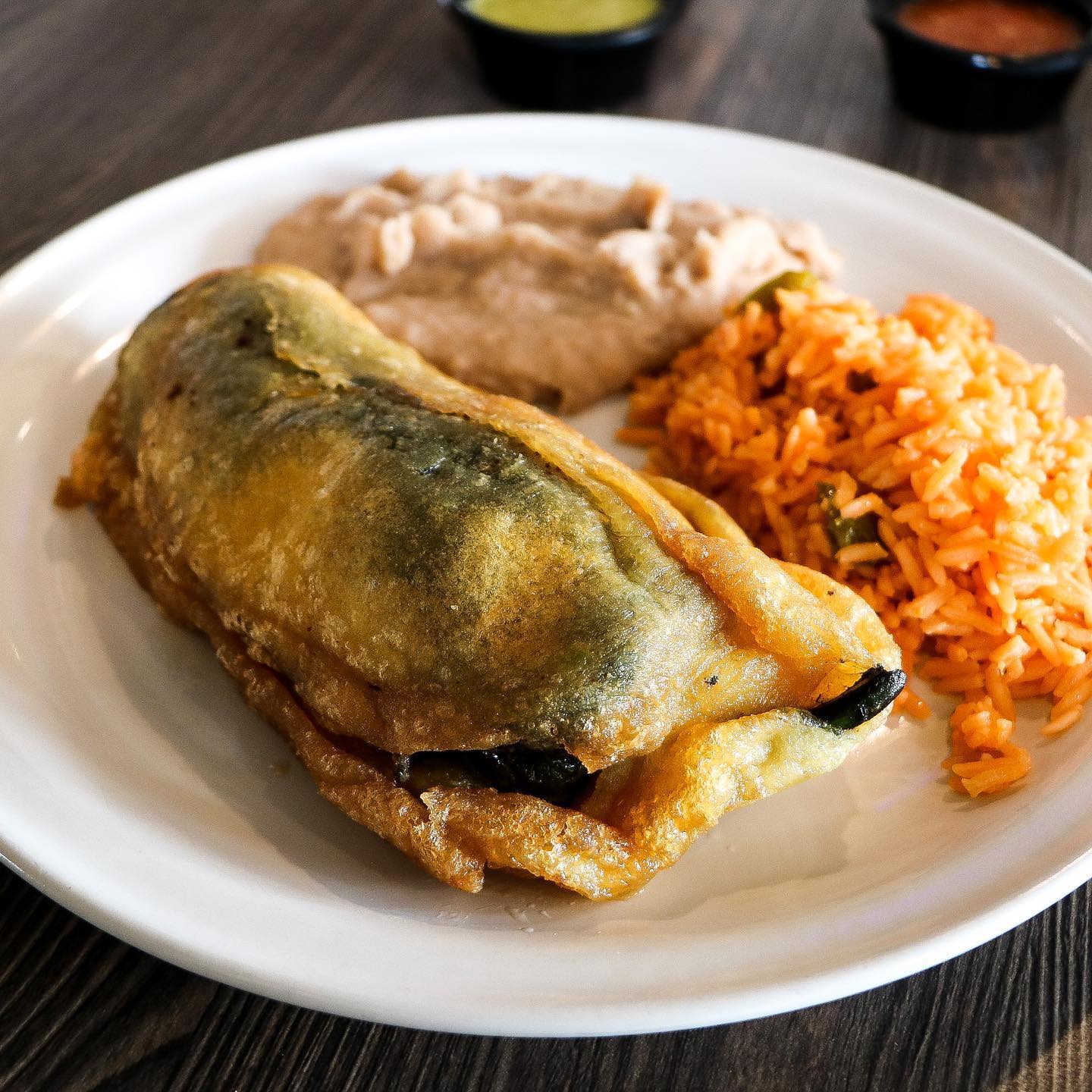 ¡Ya es hora de comida y la panza lo... - Restaurante Latino