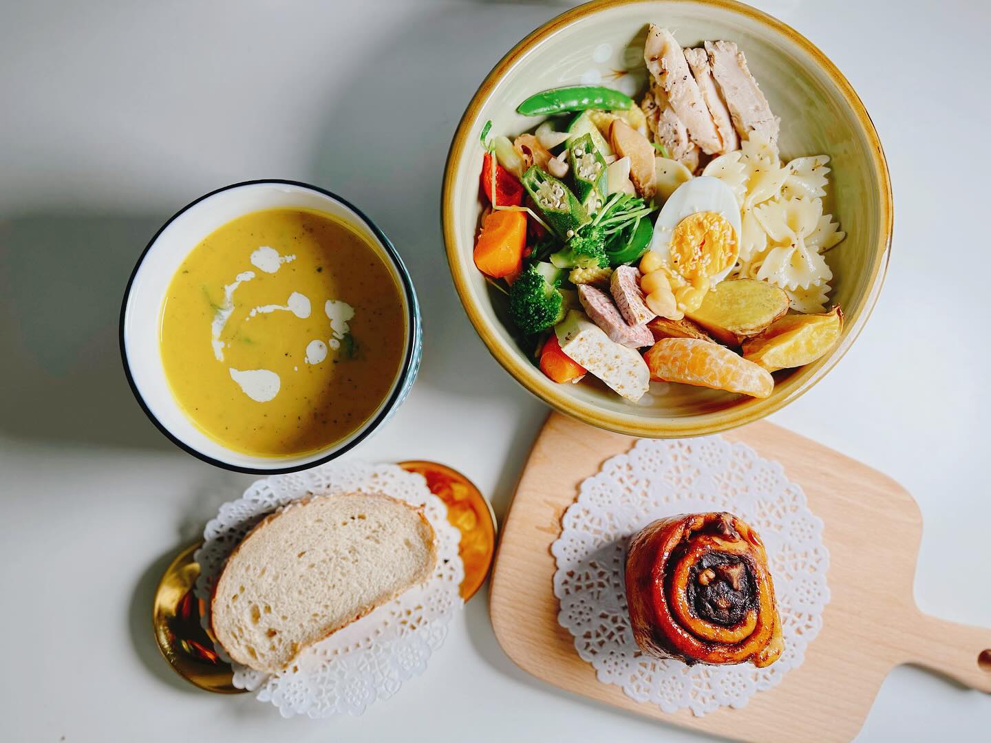 冬季新品： 🥣南瓜濃湯and 修道院麵包 Lucyblue Cafe 西不洋食 咖啡／刈包／溫沙拉／私房烘培