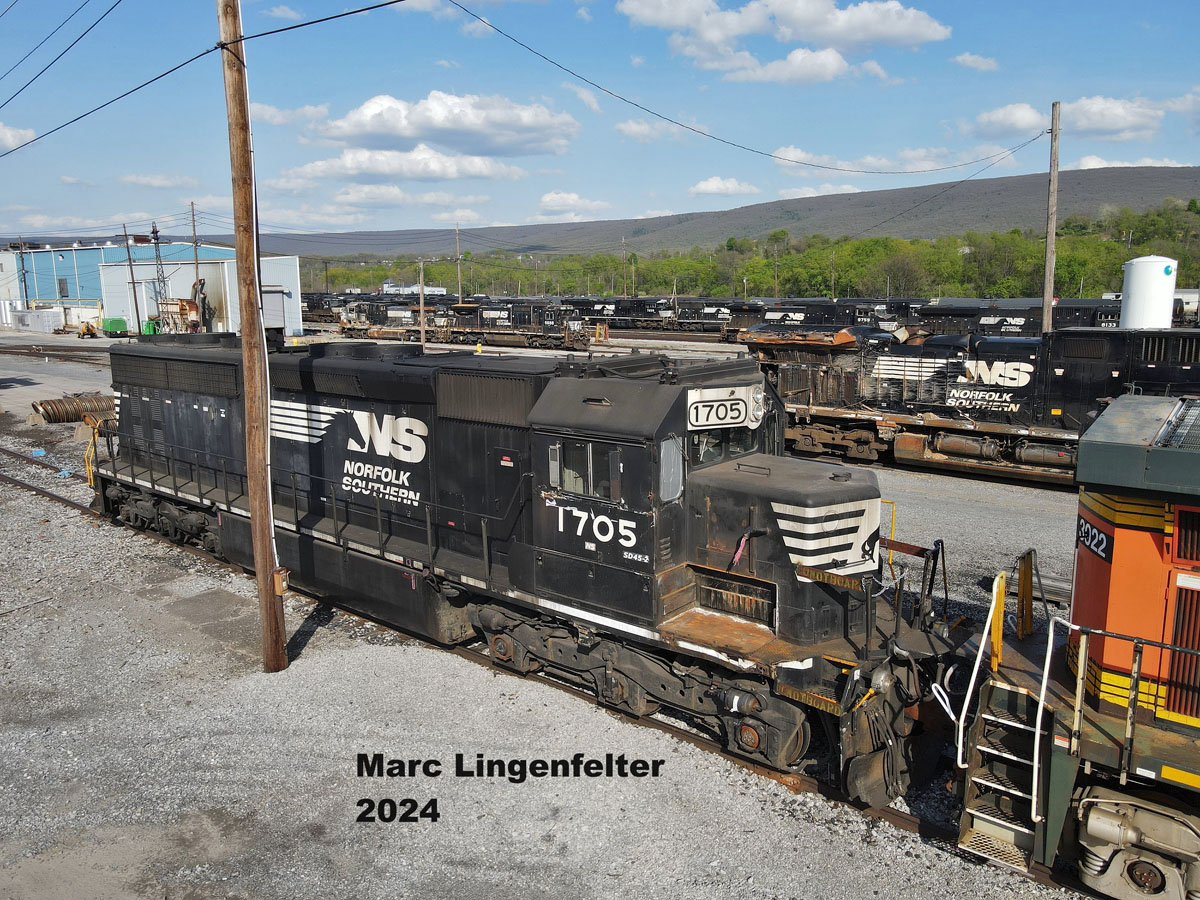 Sd45 2 Crash Ns Emd Sd45 2 1705 With