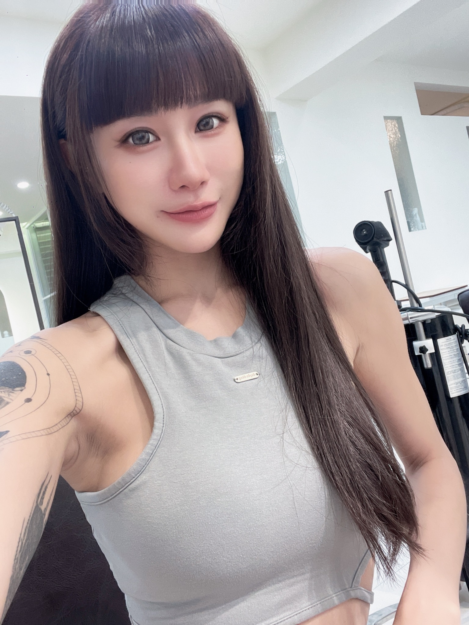 Lara Fan 雙囍 週末你有什麼安排嗎 我的話會宅在家😂😂 可以推薦給我幾部好看的劇嗎
