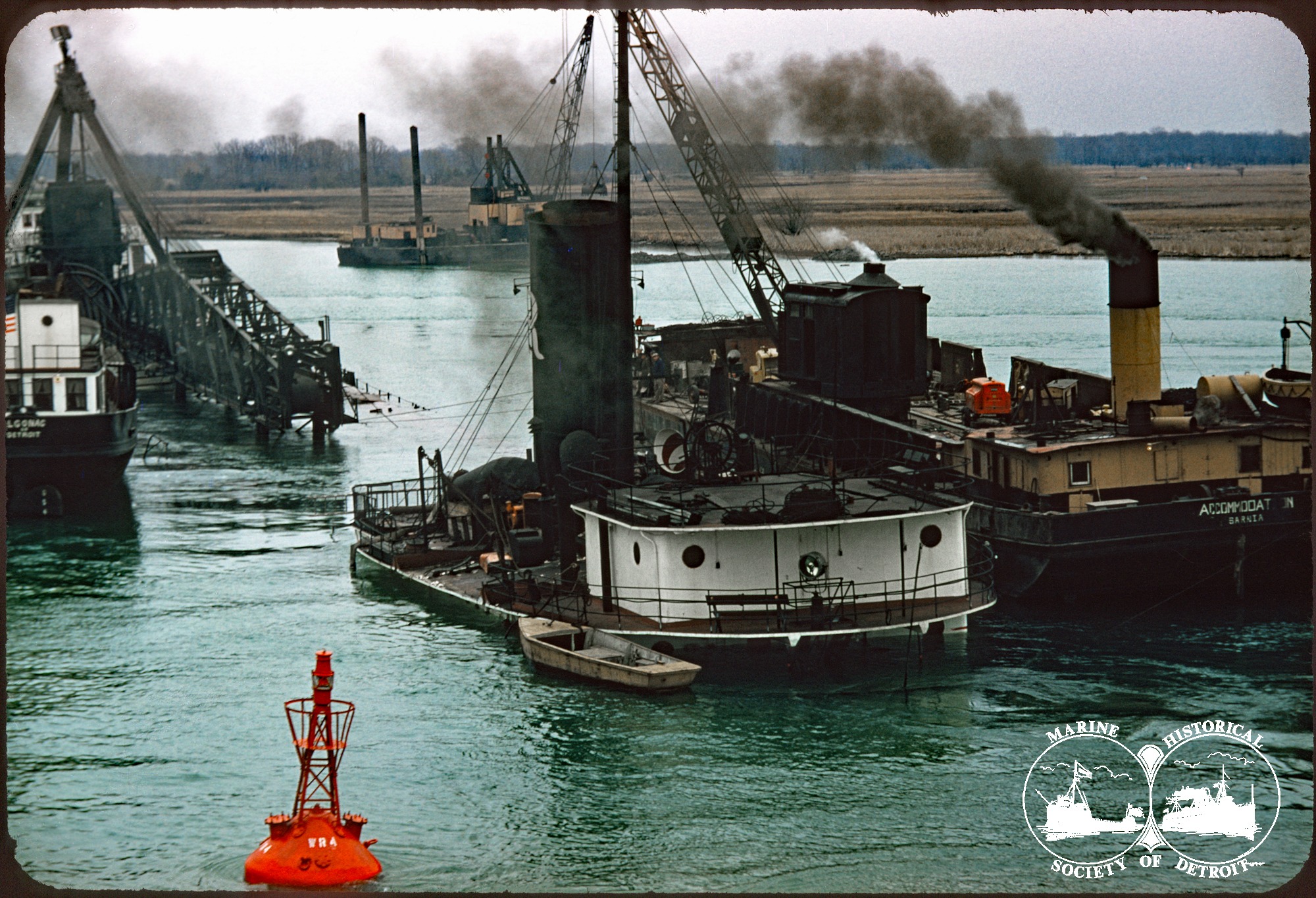 Marine The Sand Dredge Algonac And The Mcqueen Barges Accommodation 9744